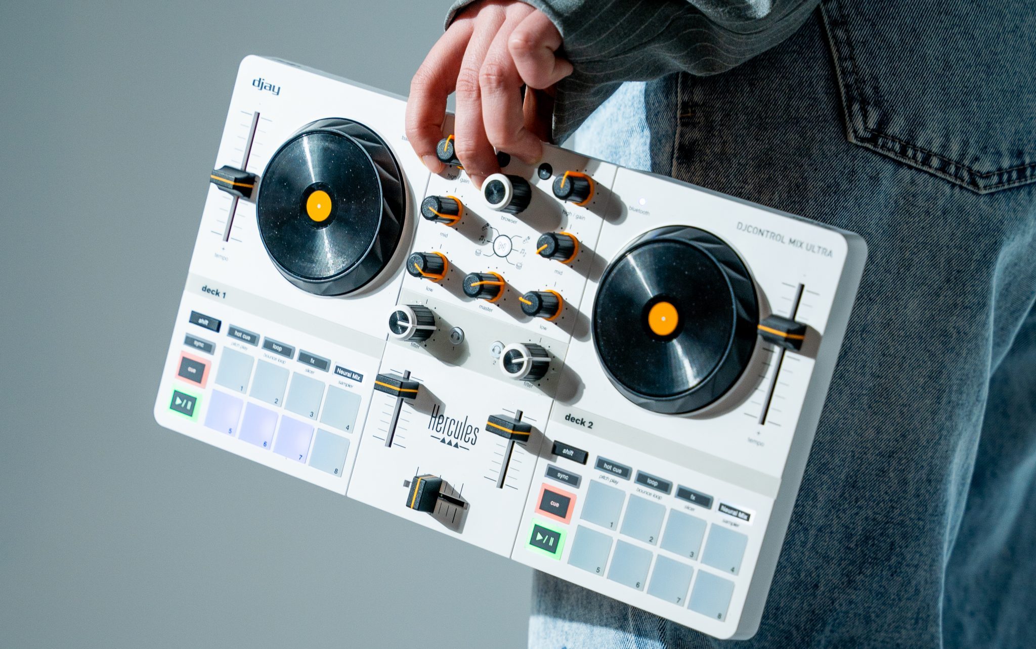 Hercules : où que vous soyez, créez votre set avec le DJControl Mix Ultra